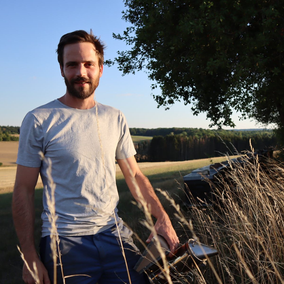 APIS FRANK THINNES – Beruffs Beienziichterei – Zuucht vu Buckfast ...